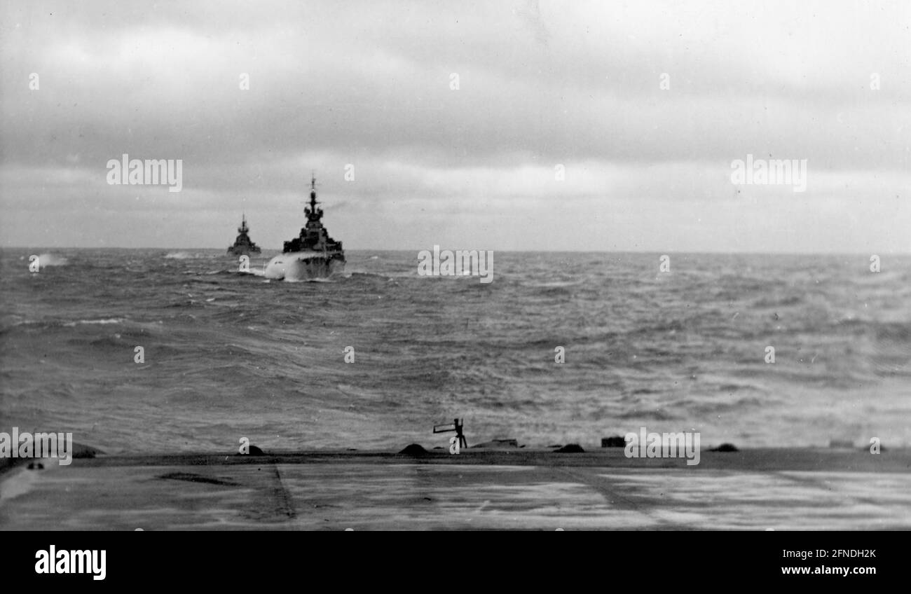 Hms victorious aircraft carrier hi-res stock photography and images - Alamy