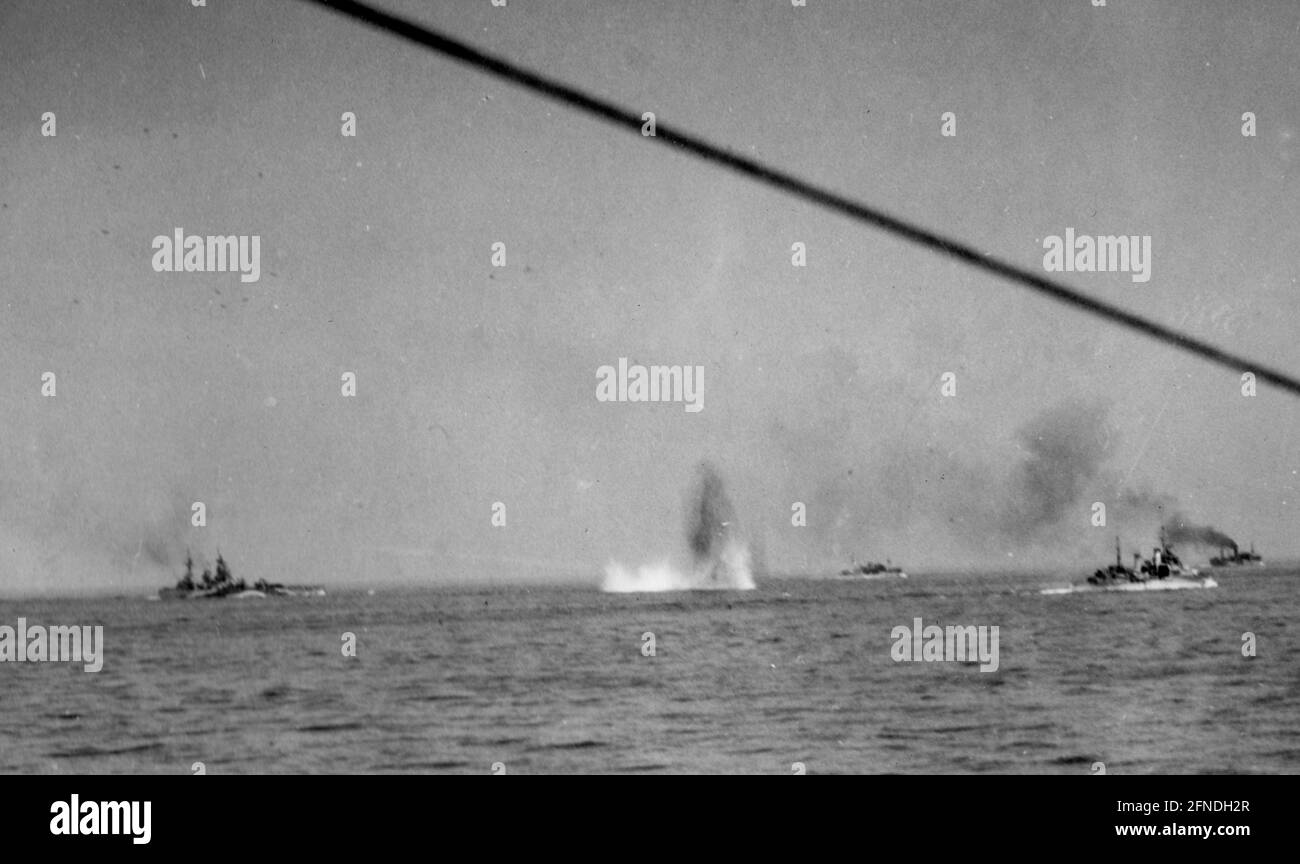 Hms rodney hi-res stock photography and images - Alamy