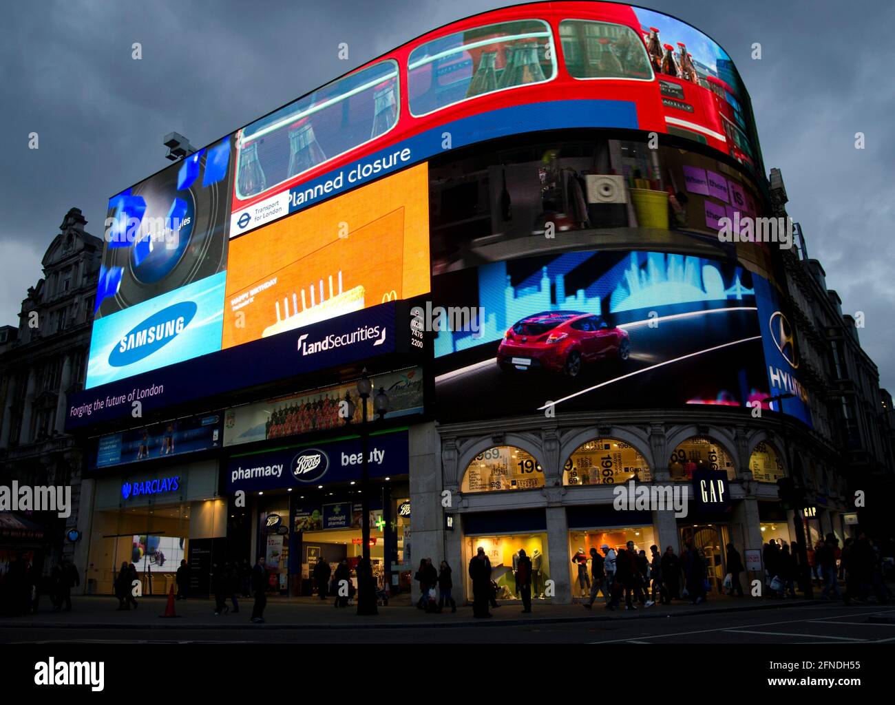 Billboard billboards hoarding hoardings hi-res stock photography and ...