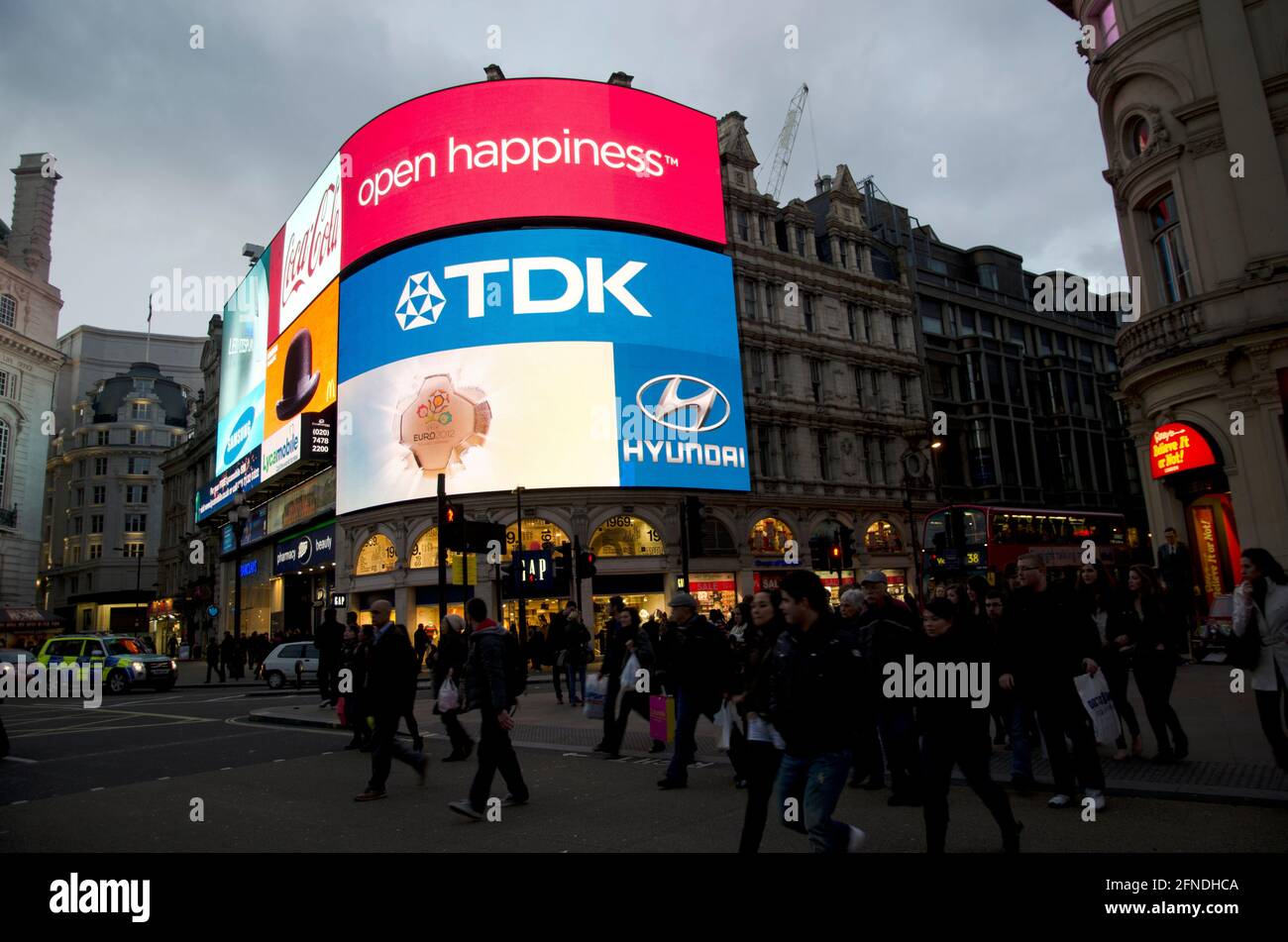 London billboards hi-res stock photography and images - Alamy