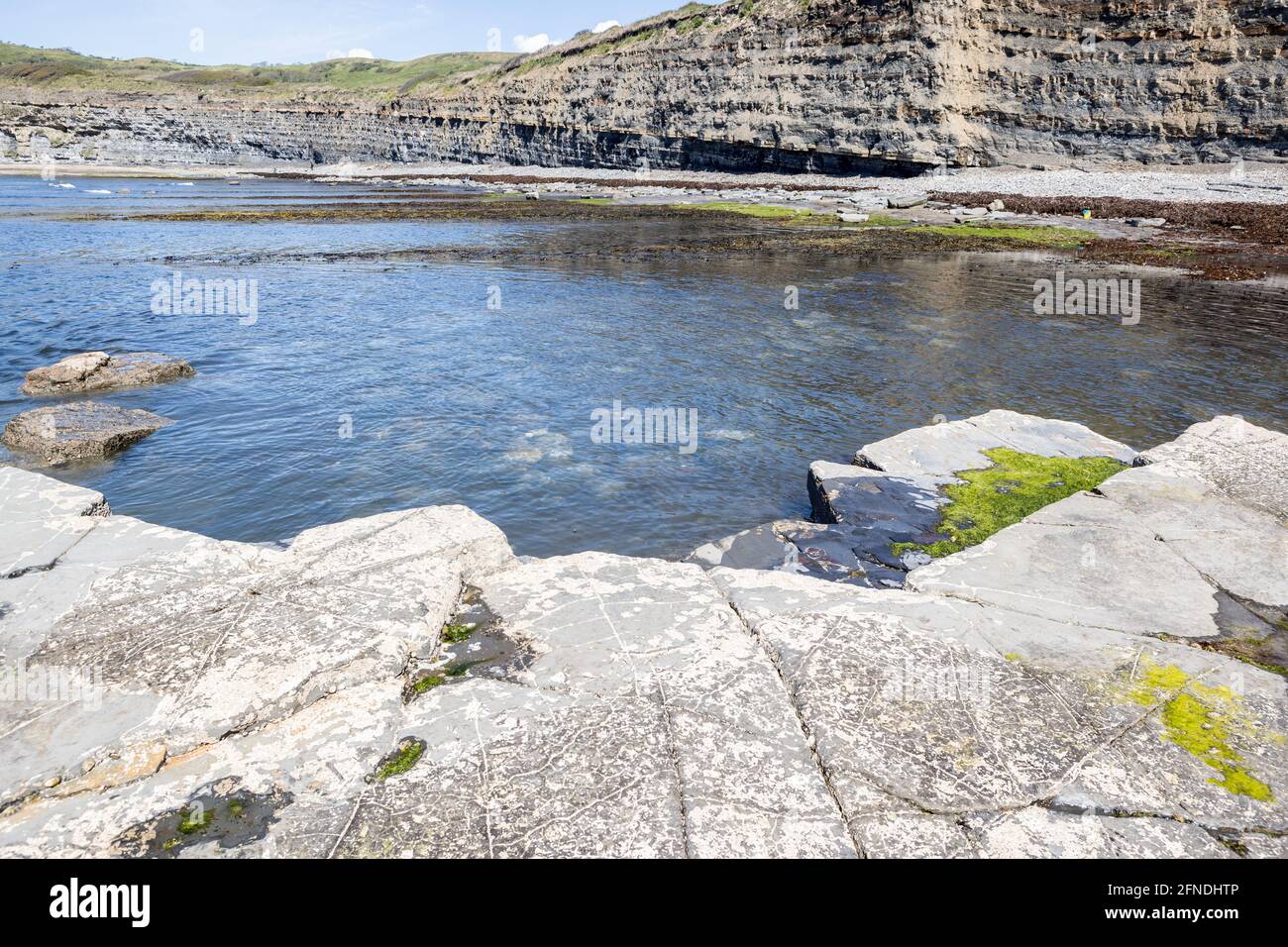 Cliff projection hi-res stock photography and images - Alamy