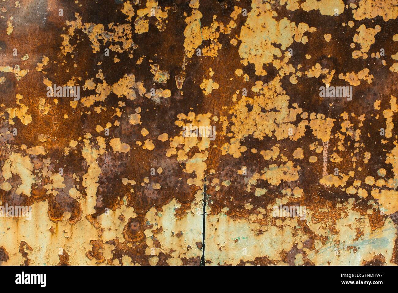 Rusty metal wall peeling hi-res stock photography and images - Alamy