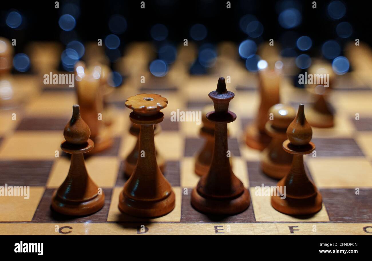 Chess board figures start hi-res stock photography and images - Alamy