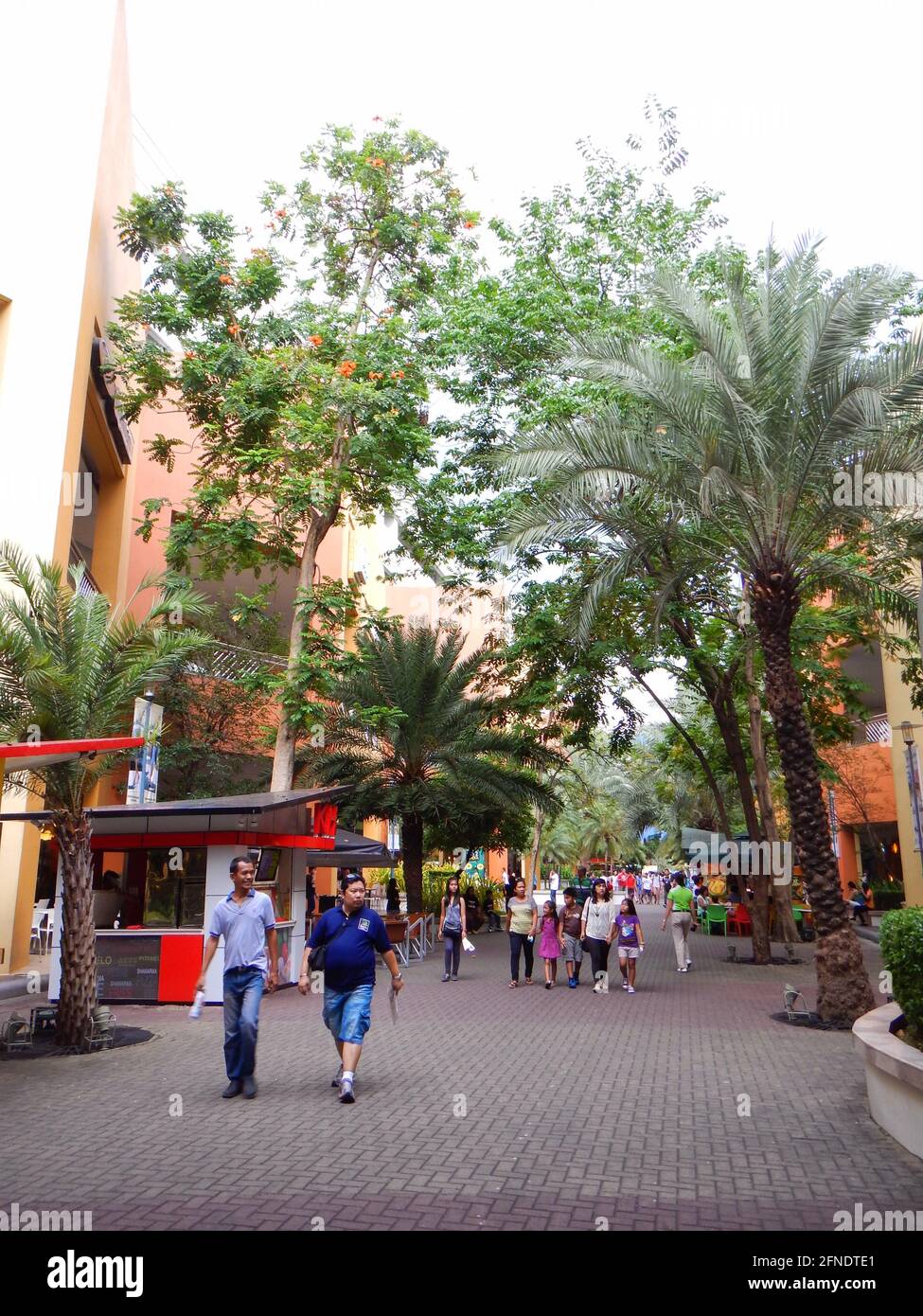 Walk around the mall hi-res stock photography and images - Alamy