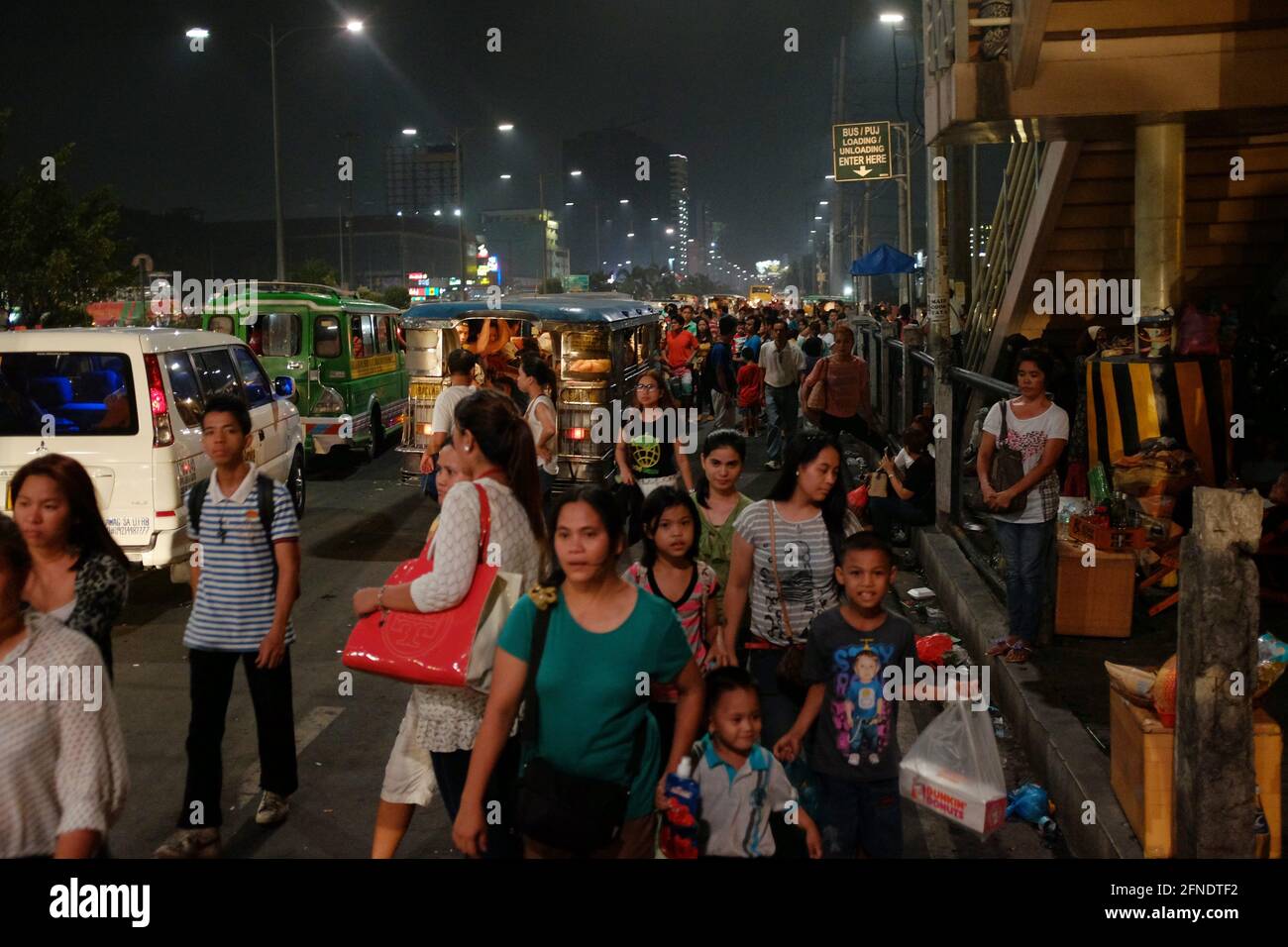 Philippines shopping mall hi-res stock photography and images - Alamy