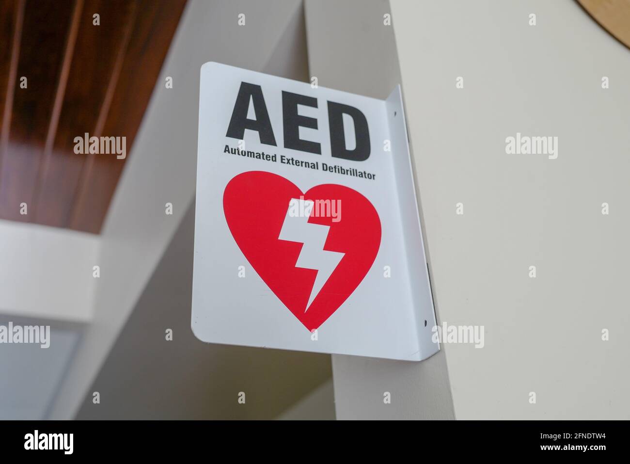 External defibrillator hi-res stock photography and images - Alamy
