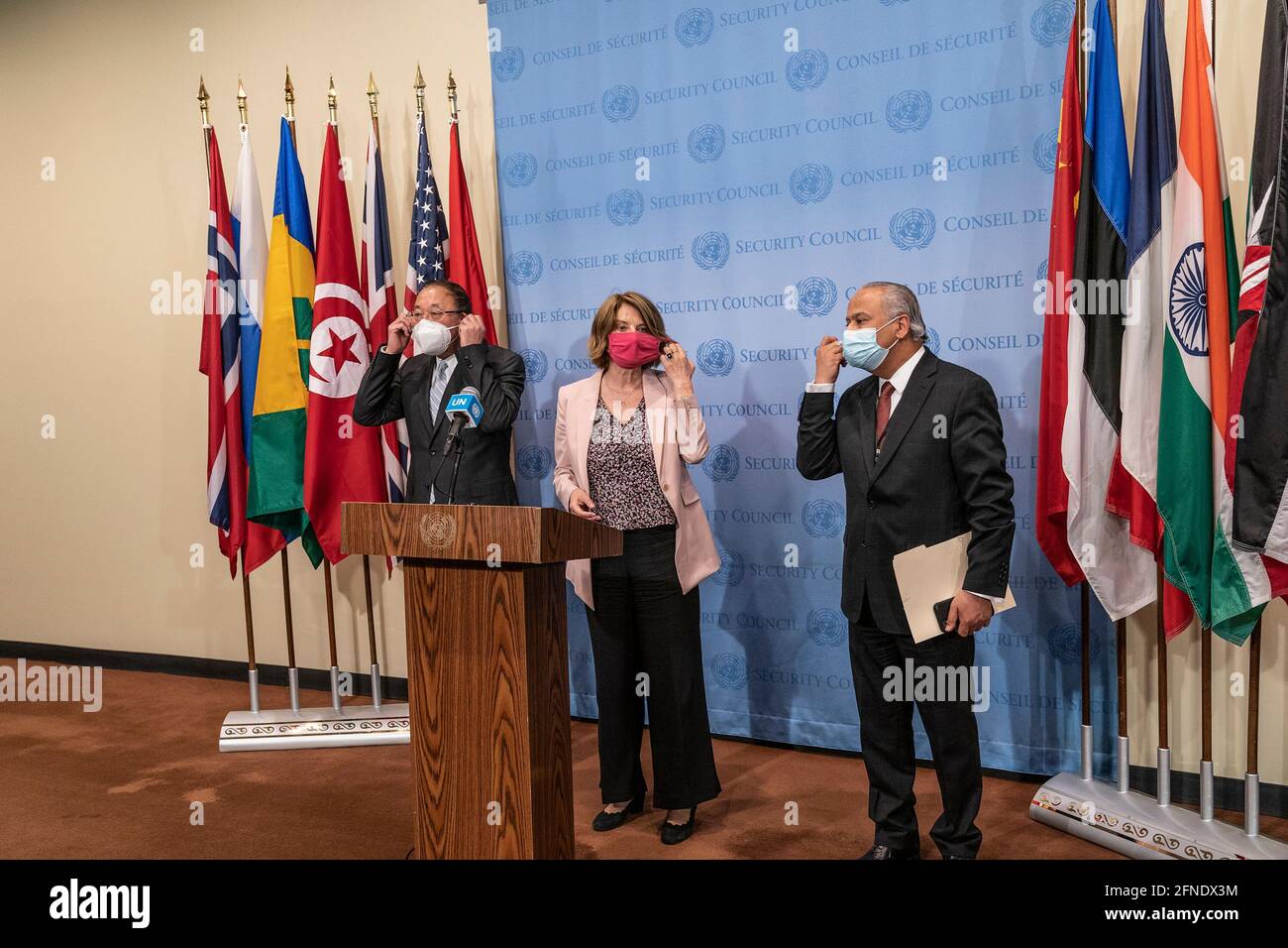 Hamas targets hi-res stock photography and images - Alamy