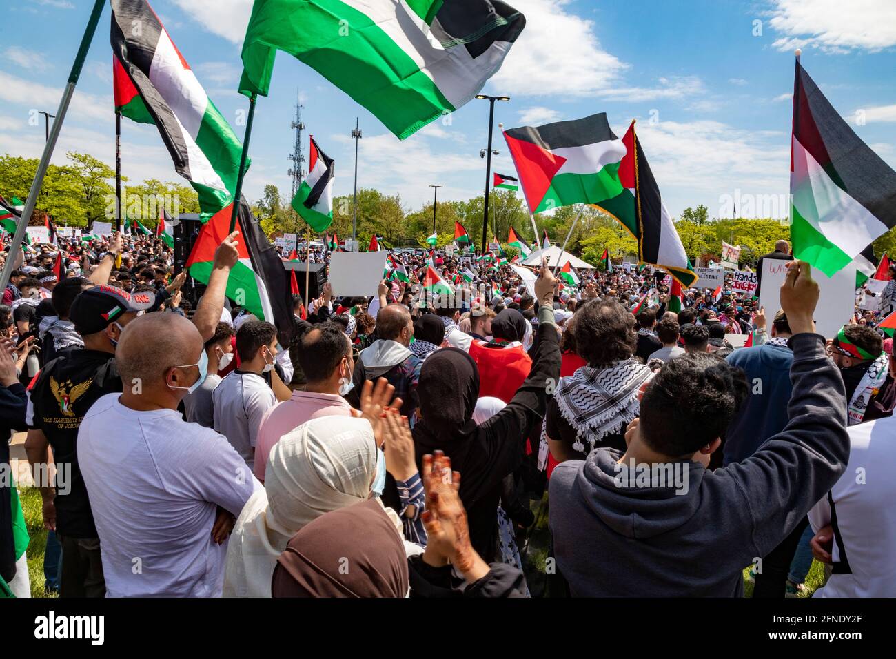 Dearborn, Michigan, USA. 16th May, 2021. Thousands in this heavily Arab ...