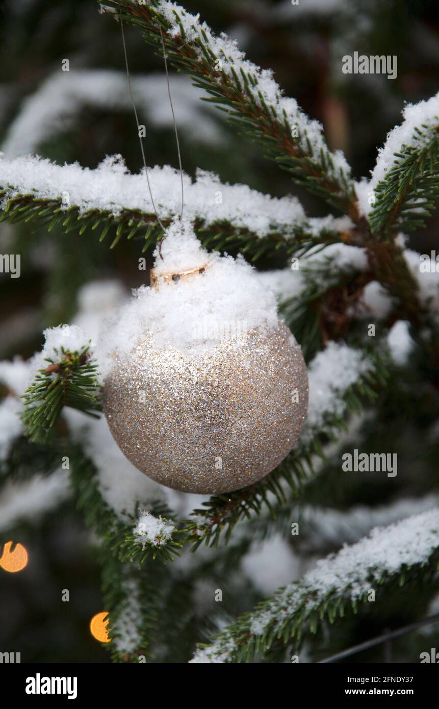 German christmas bauble hi-res stock photography and images - Alamy