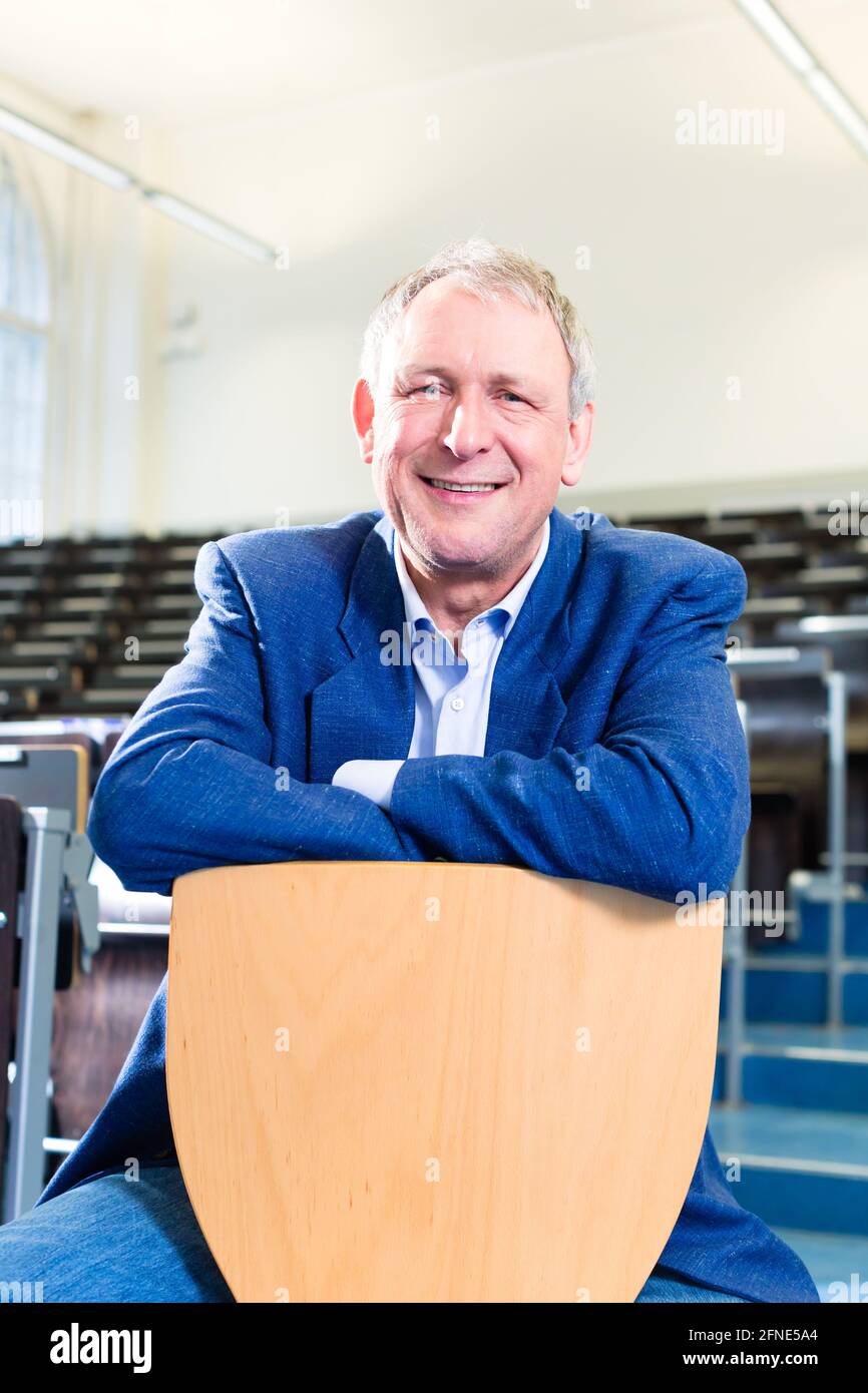 Professor giving lecture hi-res stock photography and images - Alamy