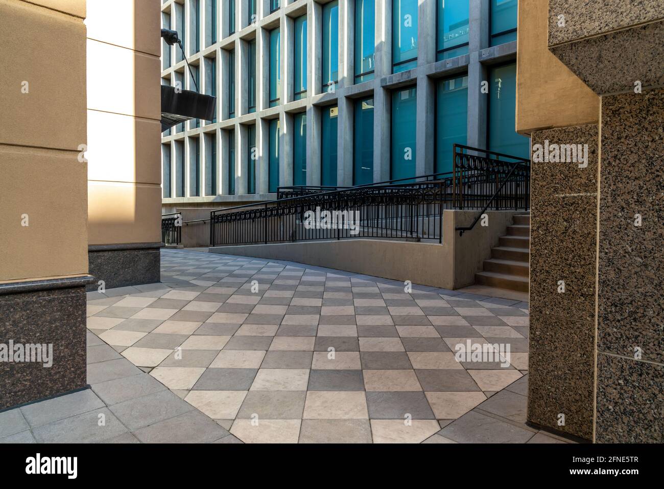 Empty courtyard hi-res stock photography and images - Alamy