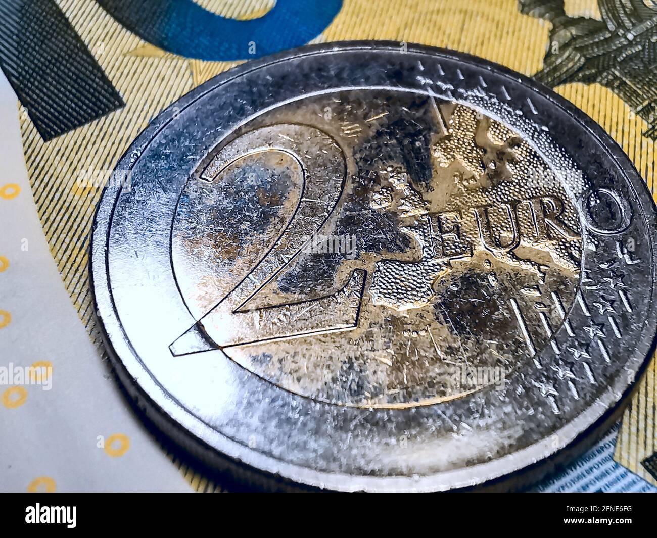 Euro banknotes and coin Stock Photo - Alamy