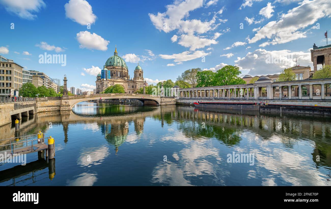 Berlin cathedral berliner dom bridge hi-res stock photography and ...