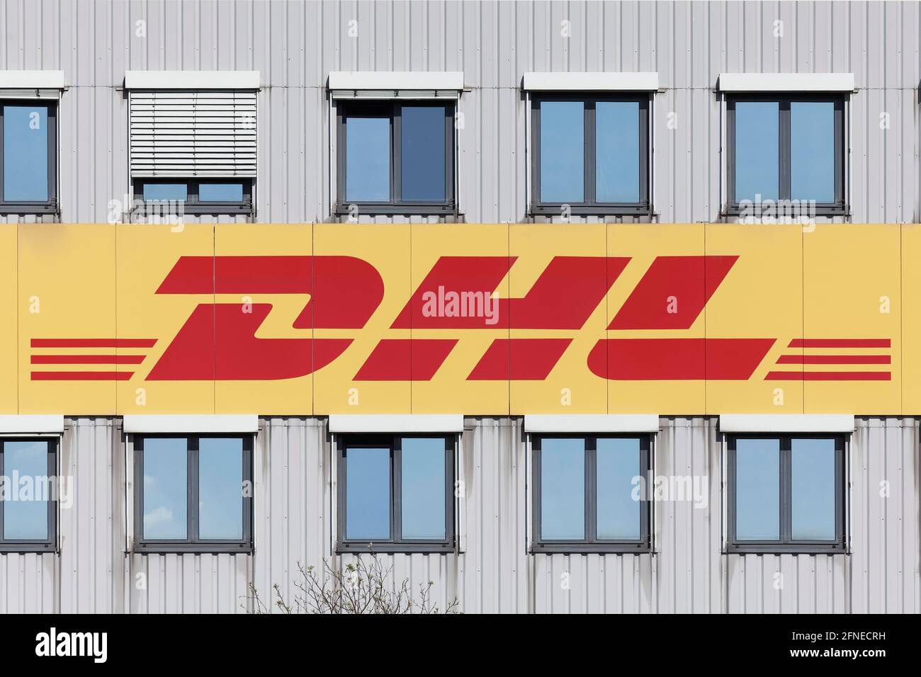 Dhl logo hi-res stock photography and images - Alamy