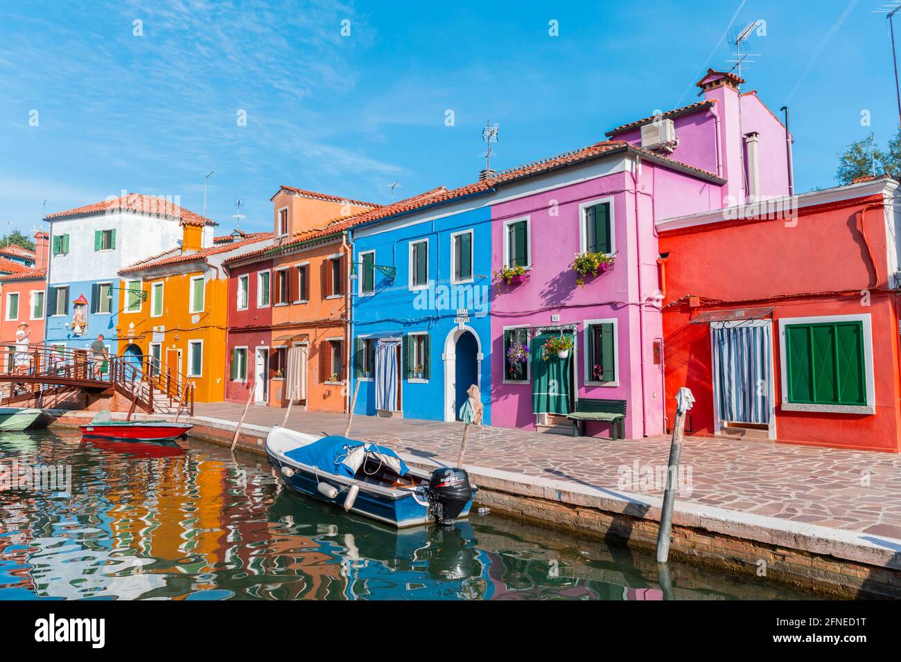 Exterior houses island burano hi-res stock photography and images - Alamy