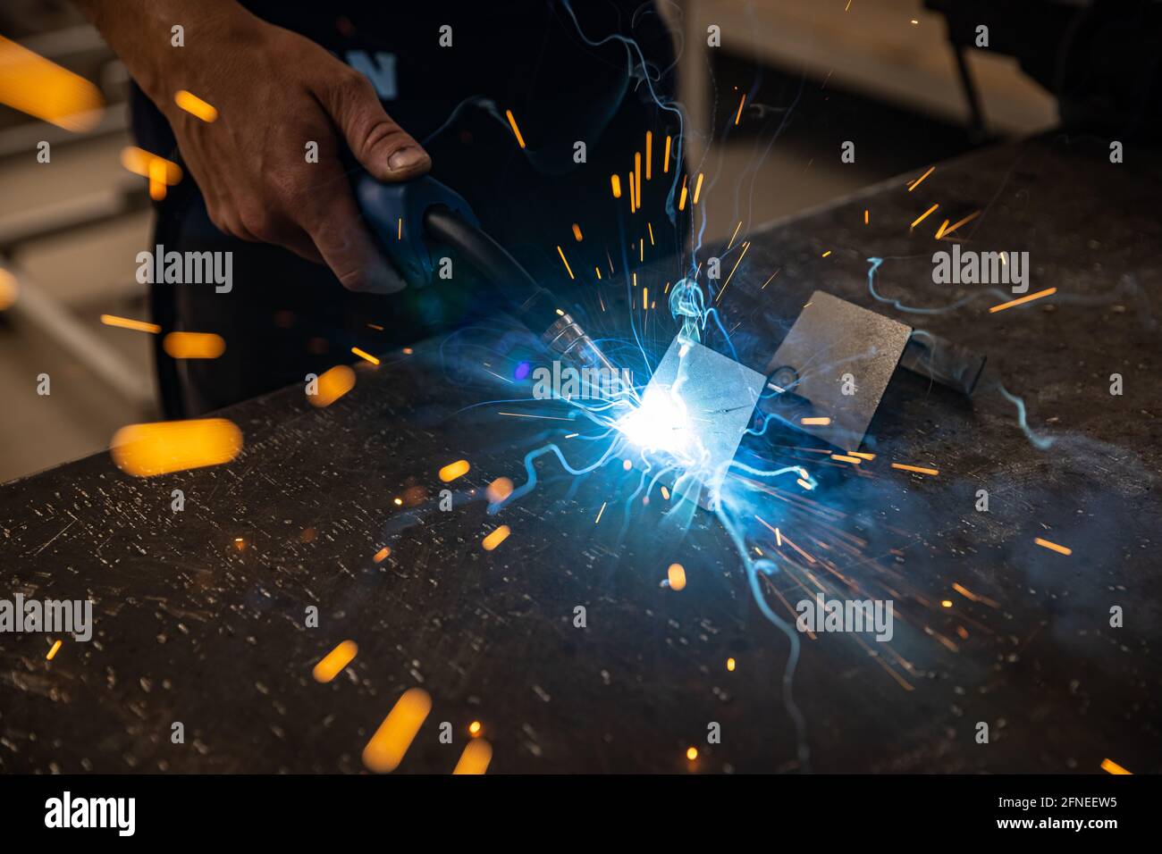 Hand welding hi-res stock photography and images - Alamy