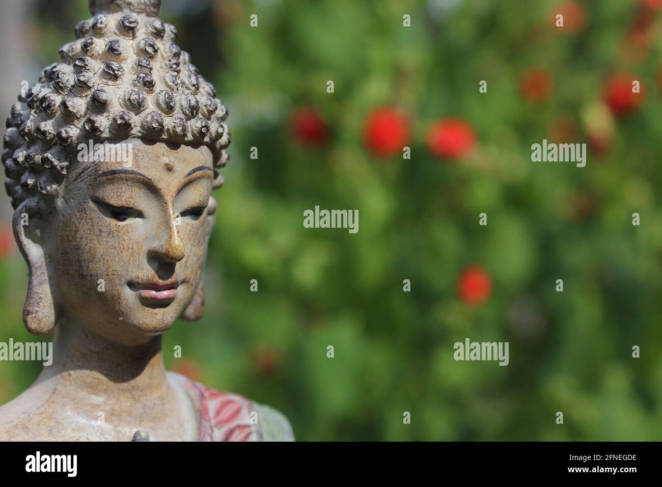 The spring temple buddha statue hi-res stock photography and images - Alamy