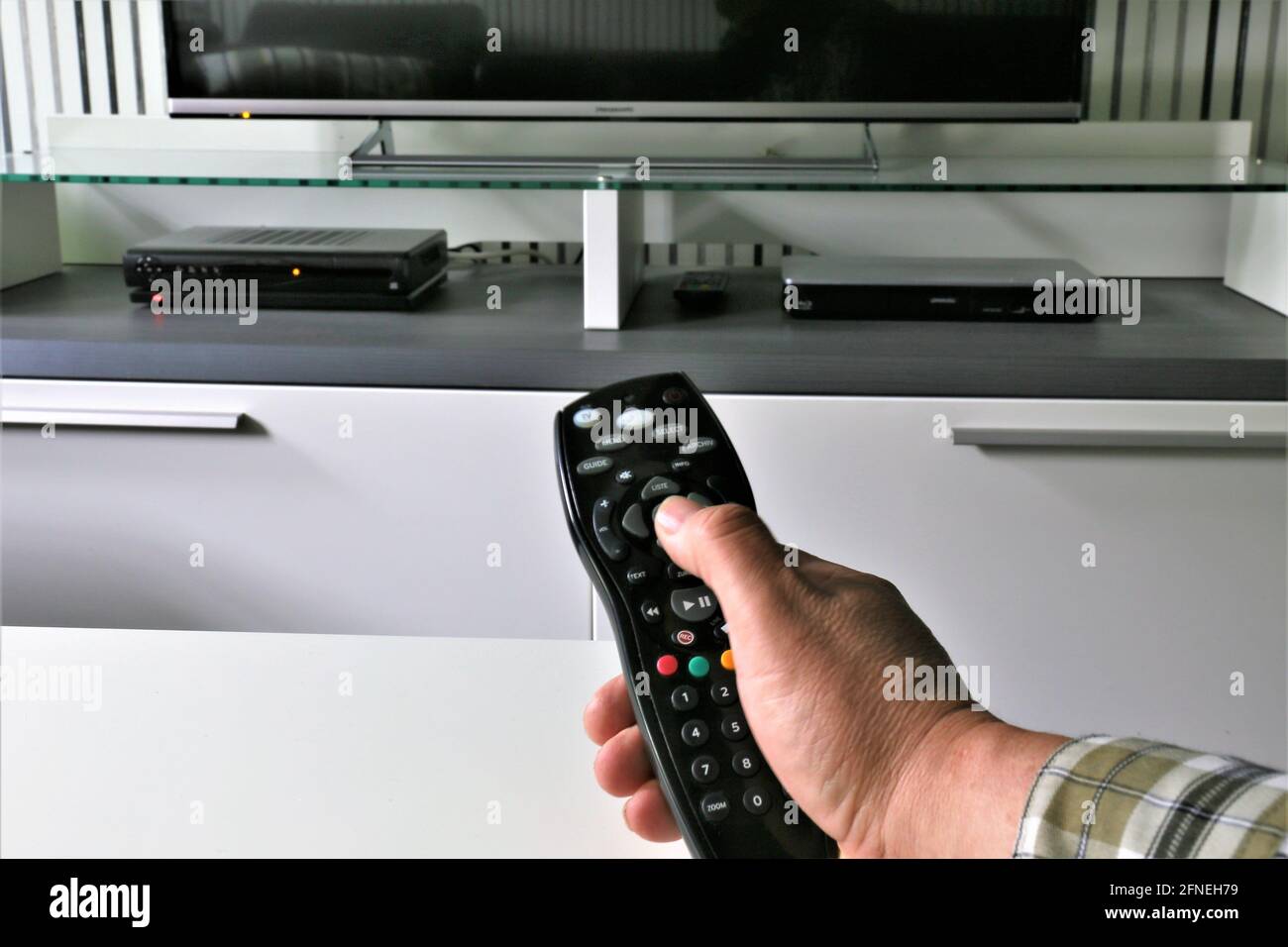 tv remote control in hand Stock Photo - Alamy