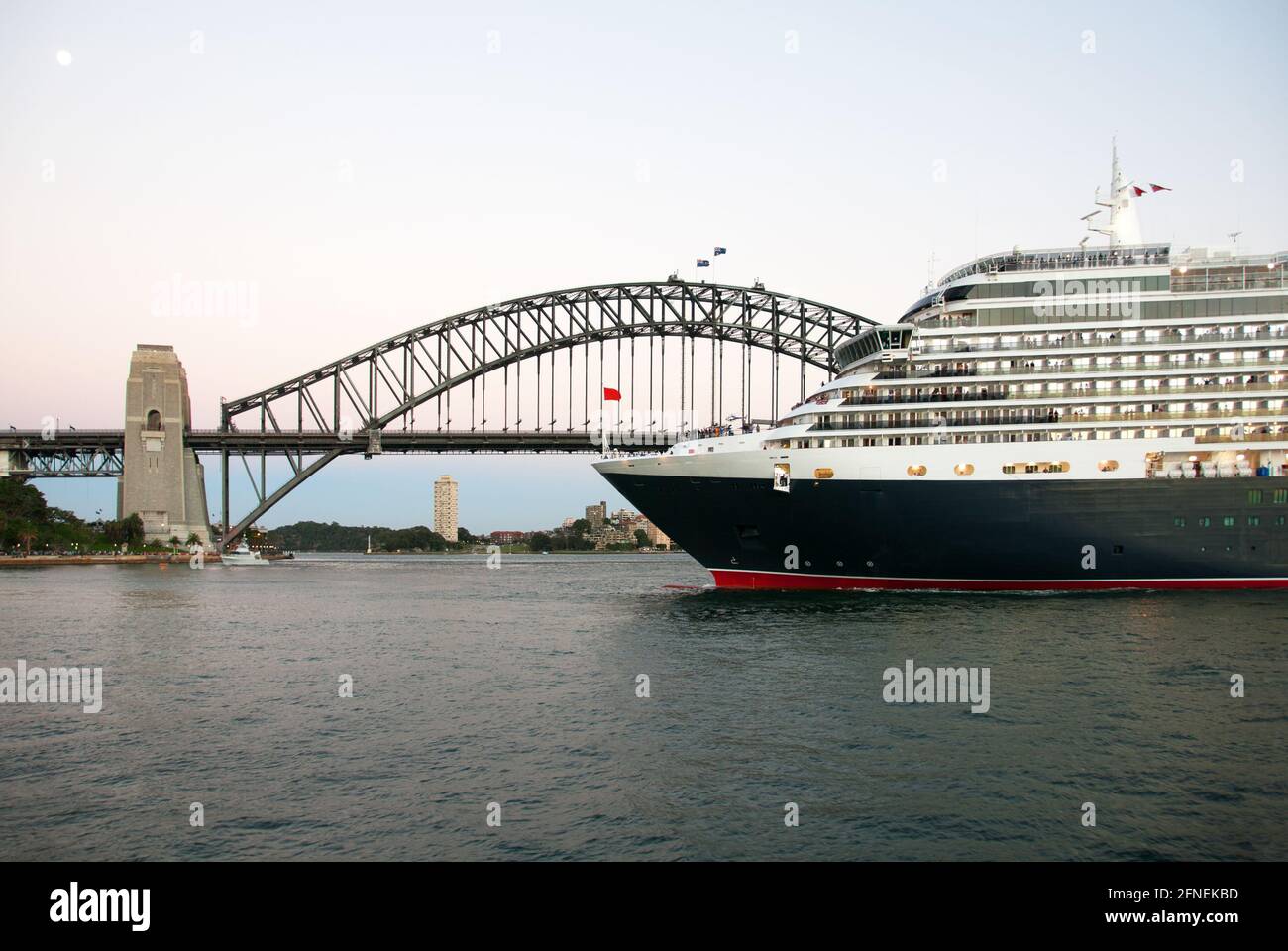 Sydney harbour cruise boats hi-res stock photography and images - Alamy