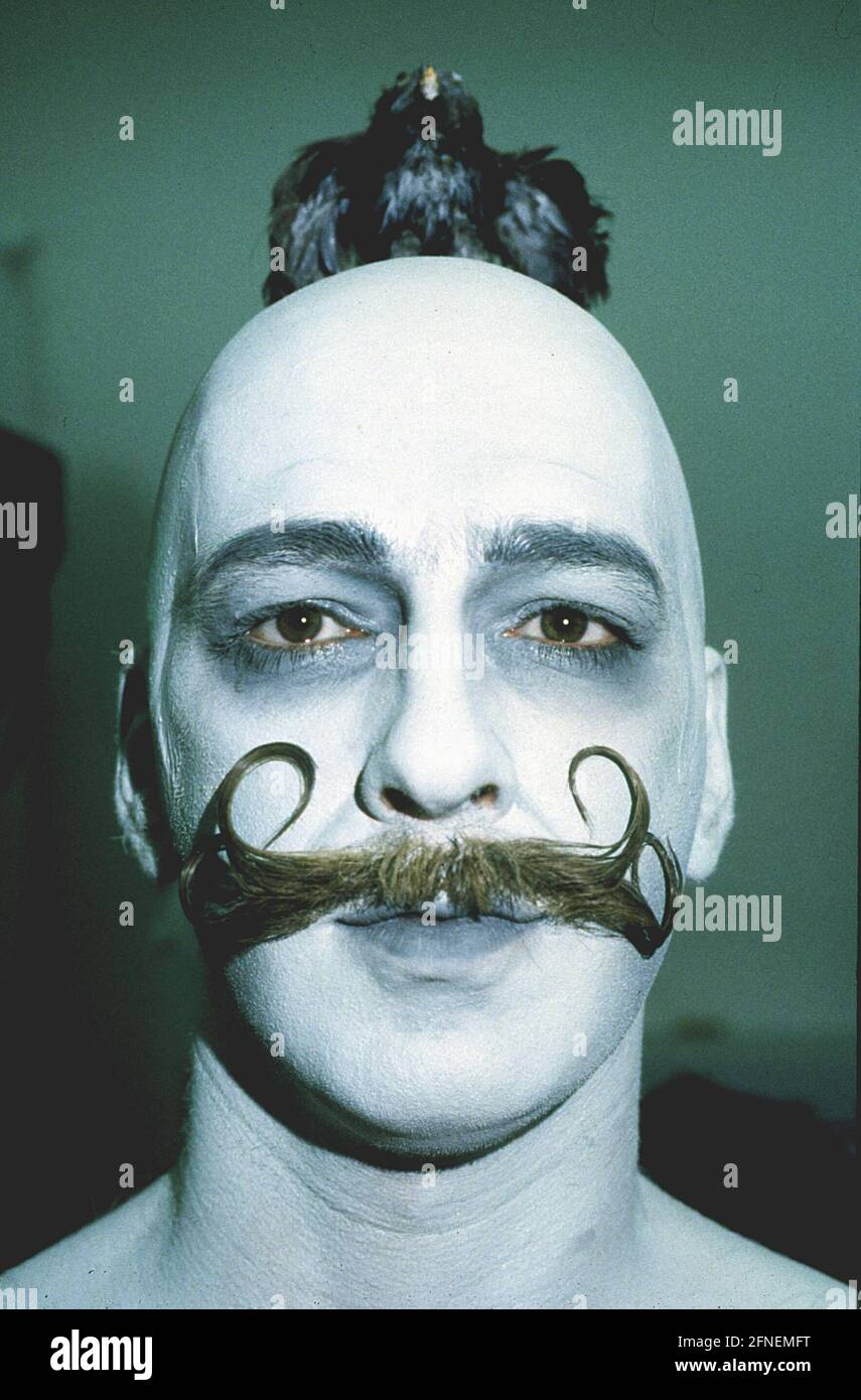 "A make-up artist student of the make-up artist school of the Bavarian ...