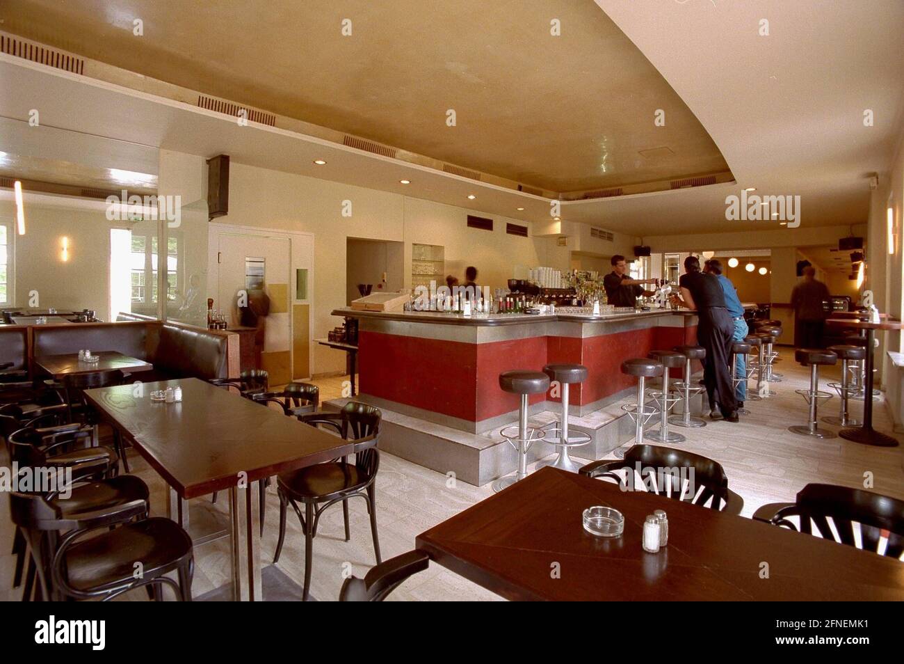 Interior view of the 'Café Reitschule' at Königinstraße 34 in Munich ...