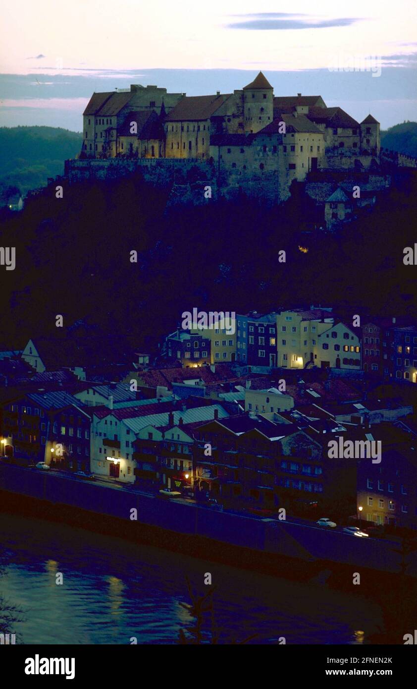 Burghausen castle bavaria night hi-res stock photography and images - Alamy