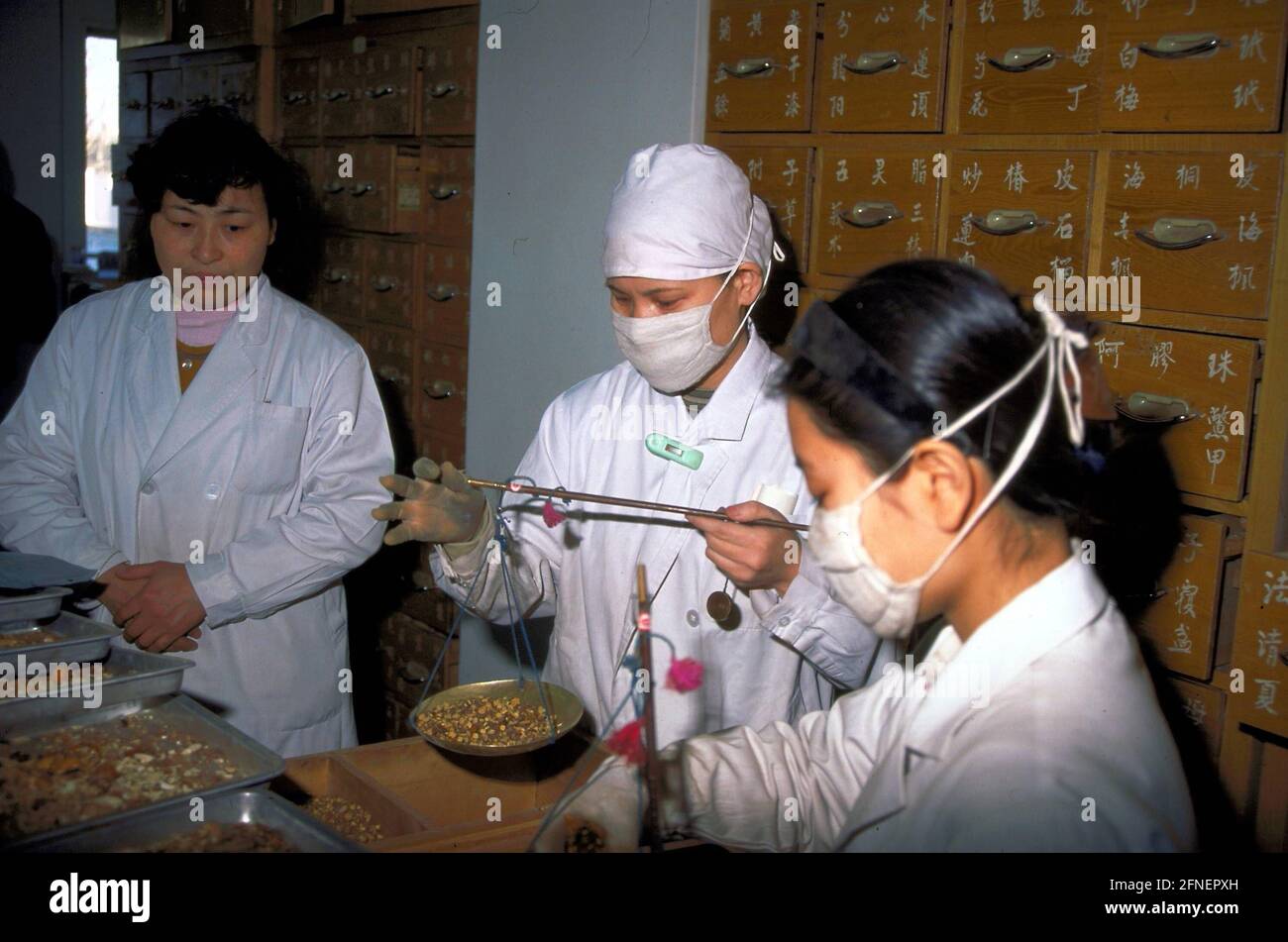 Careful work of traditional Chinese medicine specialists at the Japan ...