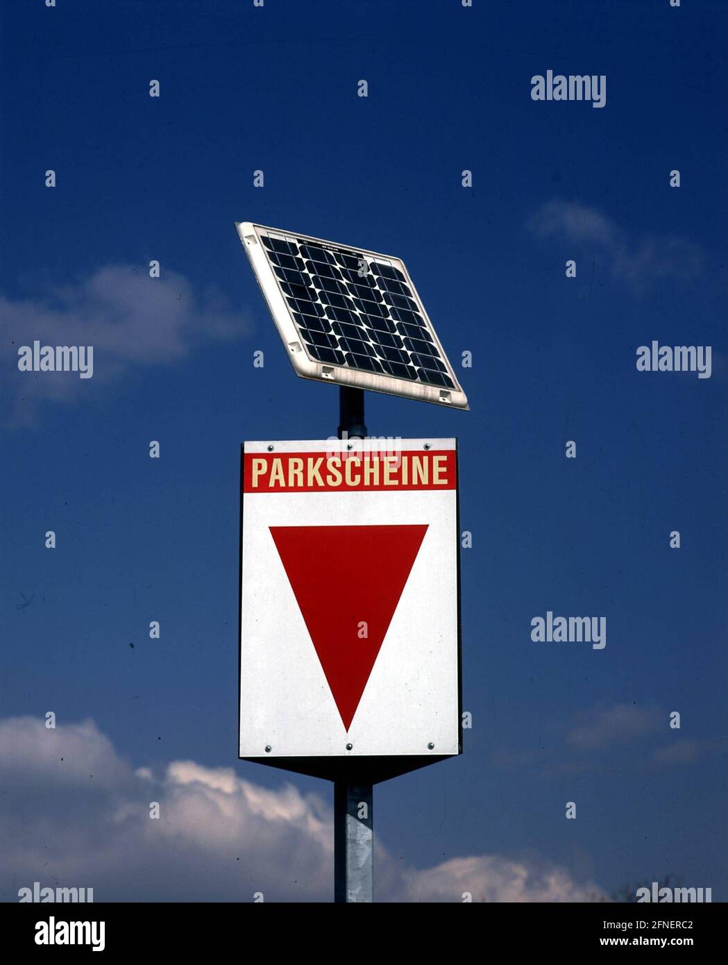 Parking ticket machine, operated by solar energy [automated translation ...