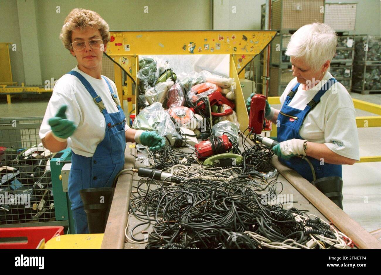 Workers dismantling old electrical equipment.nn [automated translation ...