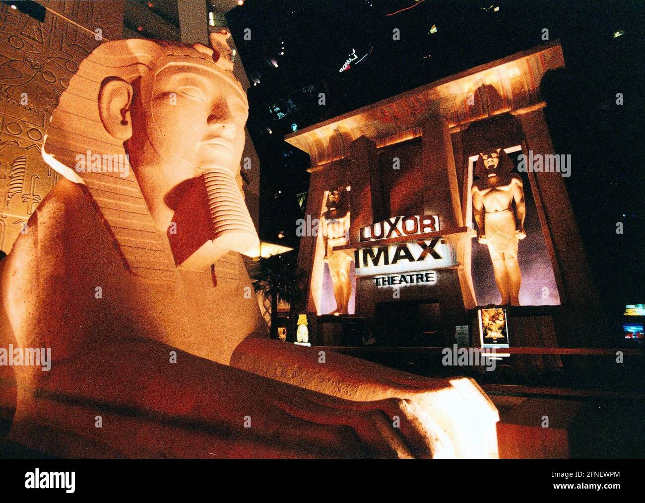 "Hotel ""Luxor"" with IMAX Theatre in Las Vegas [automated translation ...