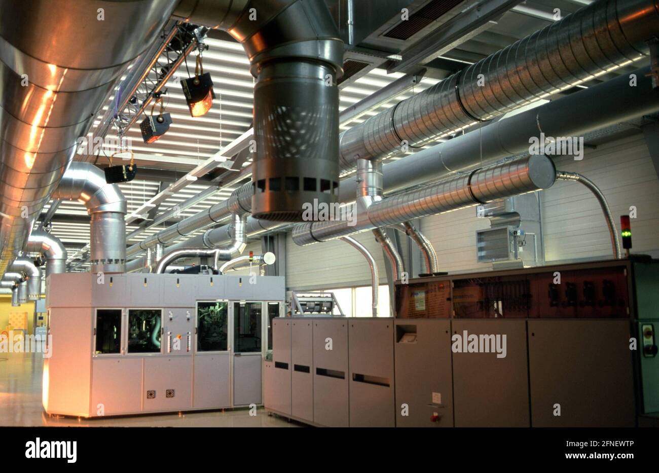 Fully automated cell hi-res stock photography and images - Alamy