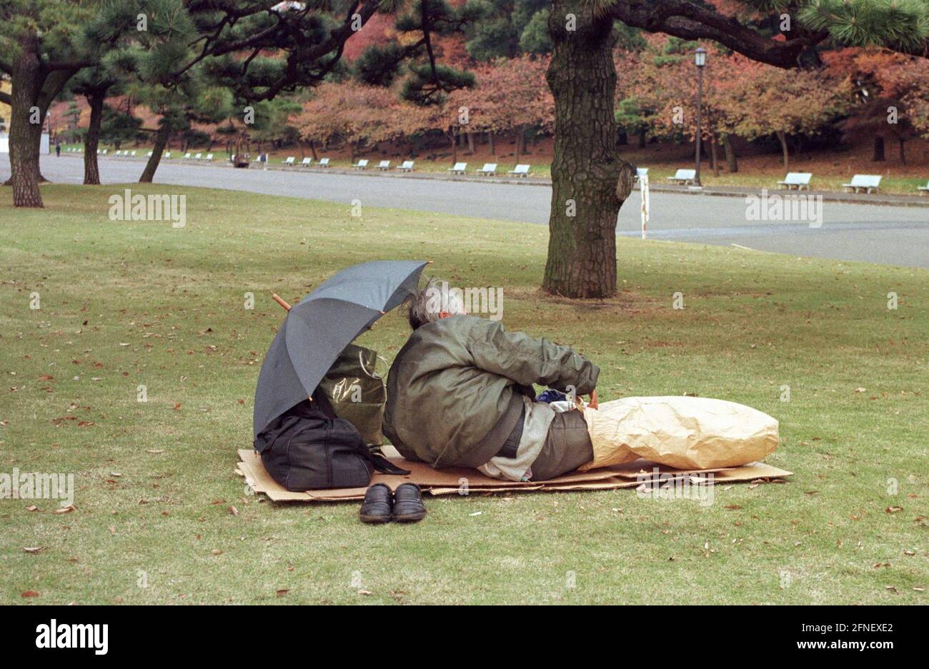 Homeless camp tokyo hi-res stock photography and images - Alamy