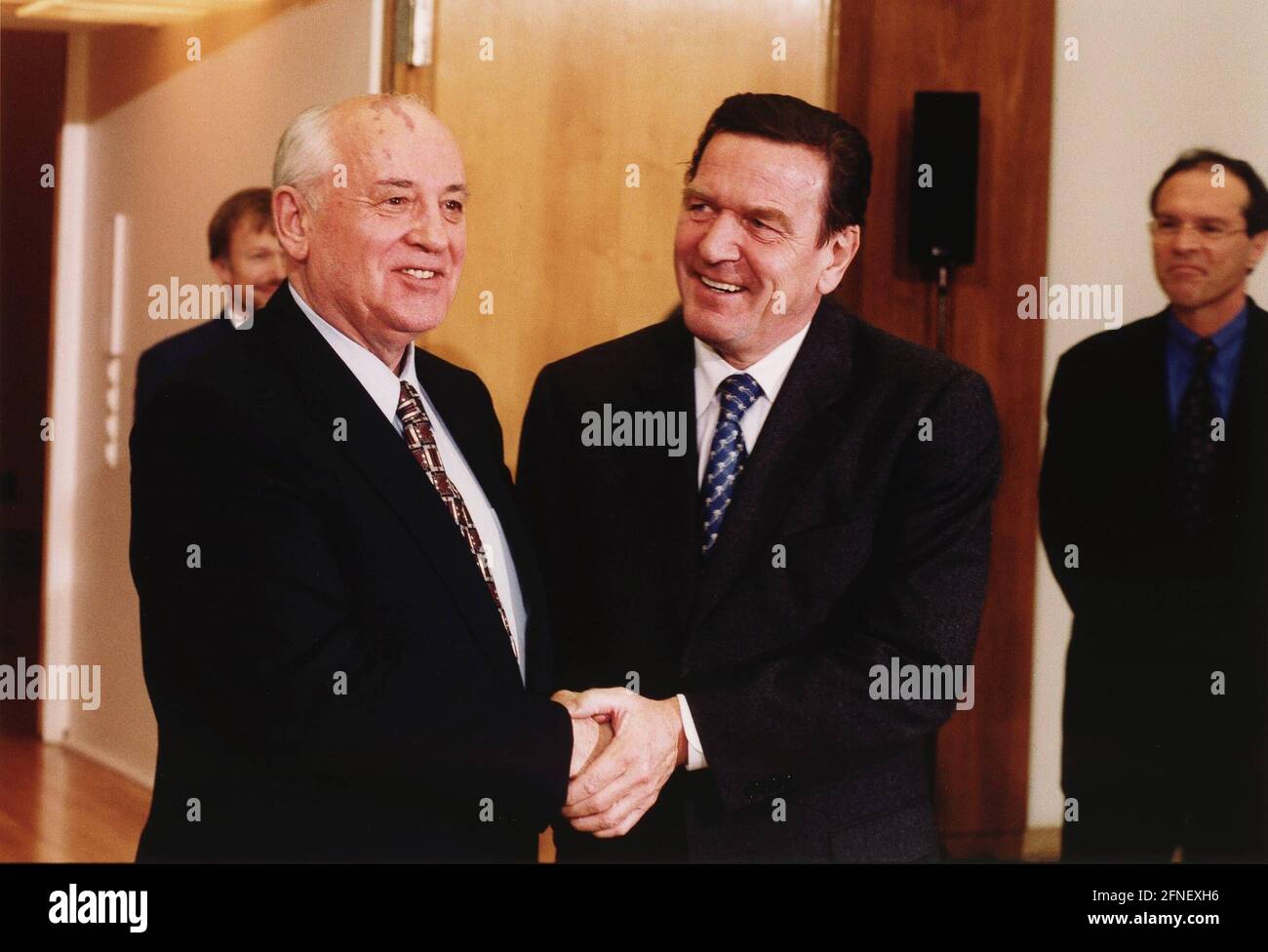 Mikhail Gorbachev and Chancellor Gerhard Schröder (SPD) meet in Berlin ...