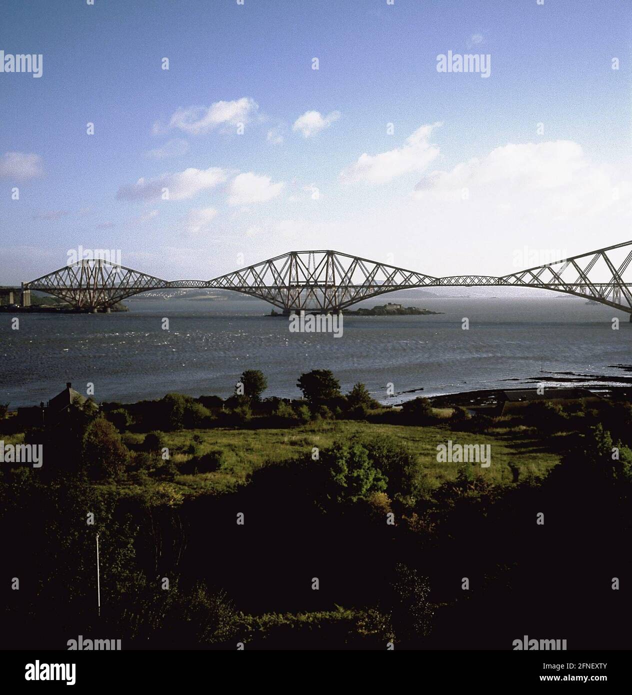 Forth railway bridge construction hi-res stock photography and images ...