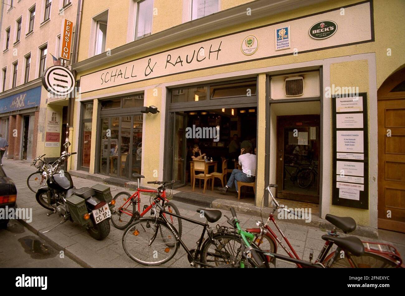Cafe 'Schall und Rauch' in the Schellingstraße in Schwabing. [automated ...