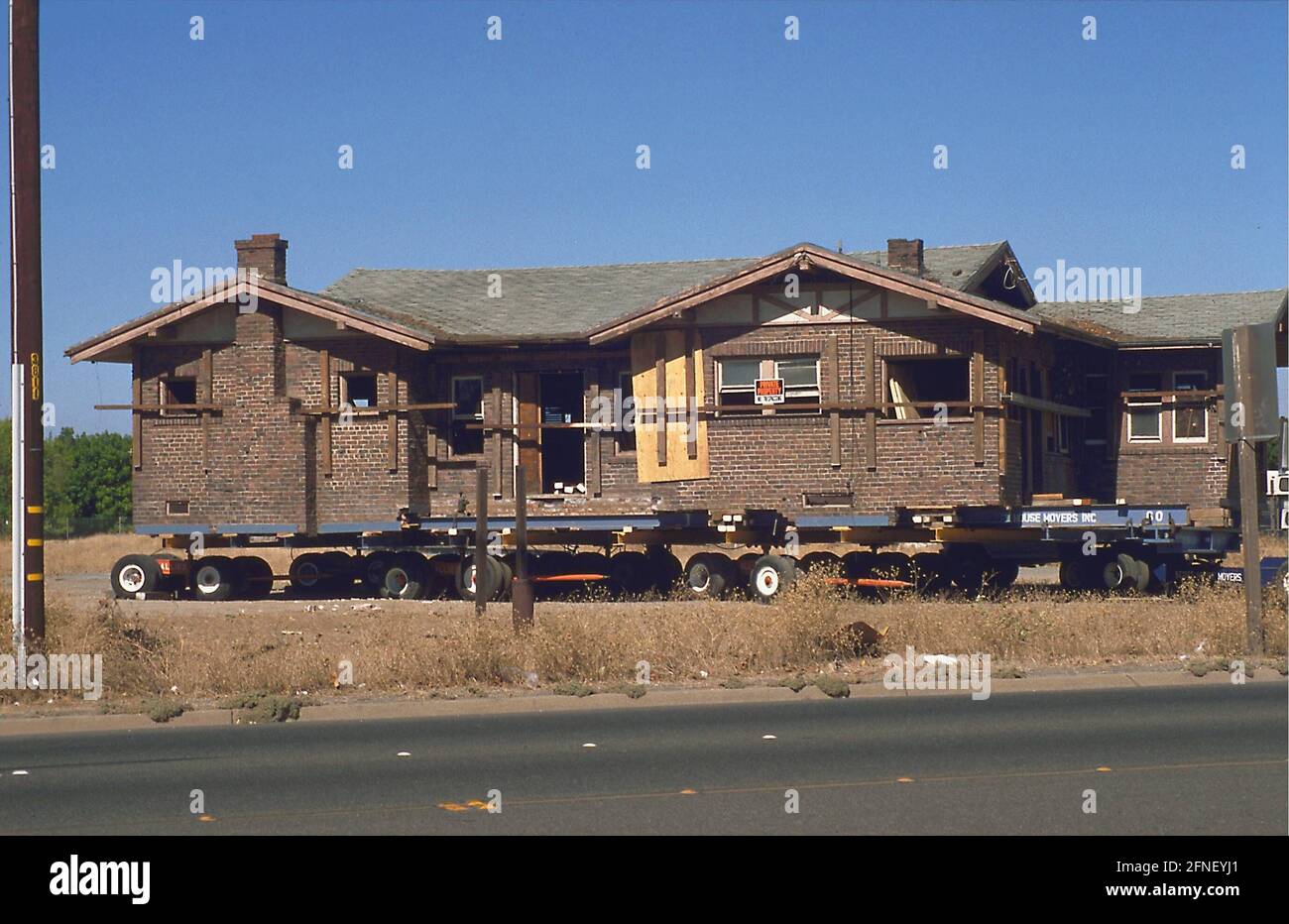 Stone houses are also transported - Mobile Homes in USA [automated ...