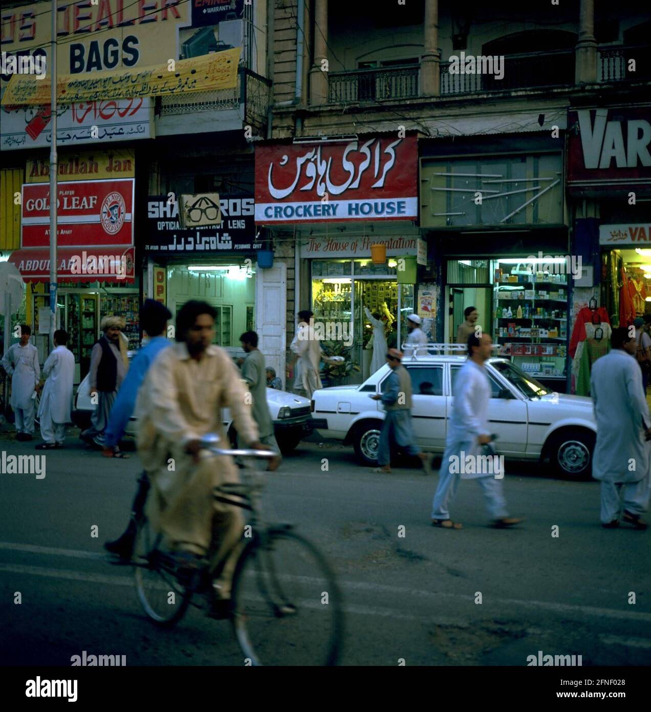 Street scene in pakistan hi-res stock photography and images - Alamy