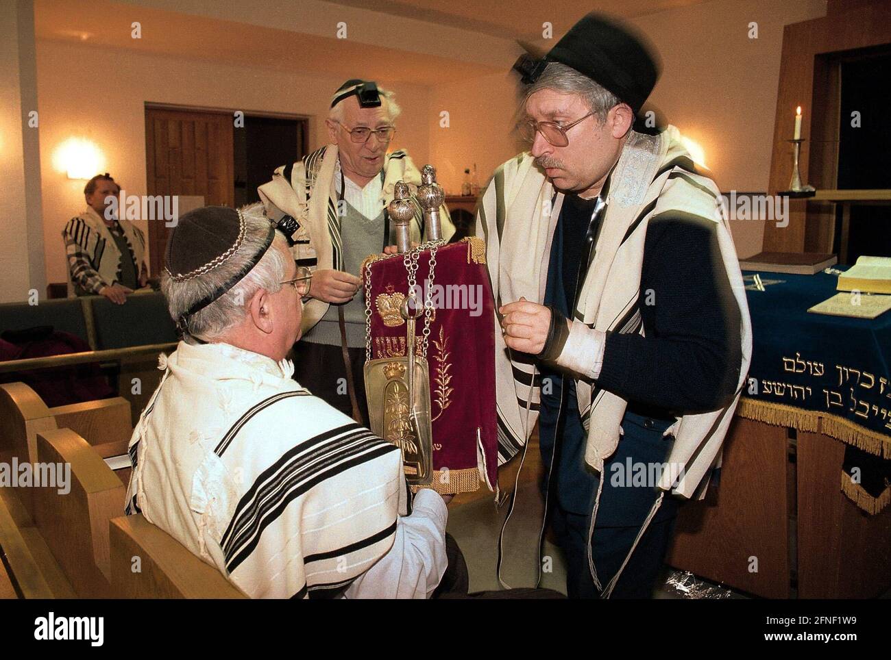 Synagogue service hi-res stock photography and images - Alamy