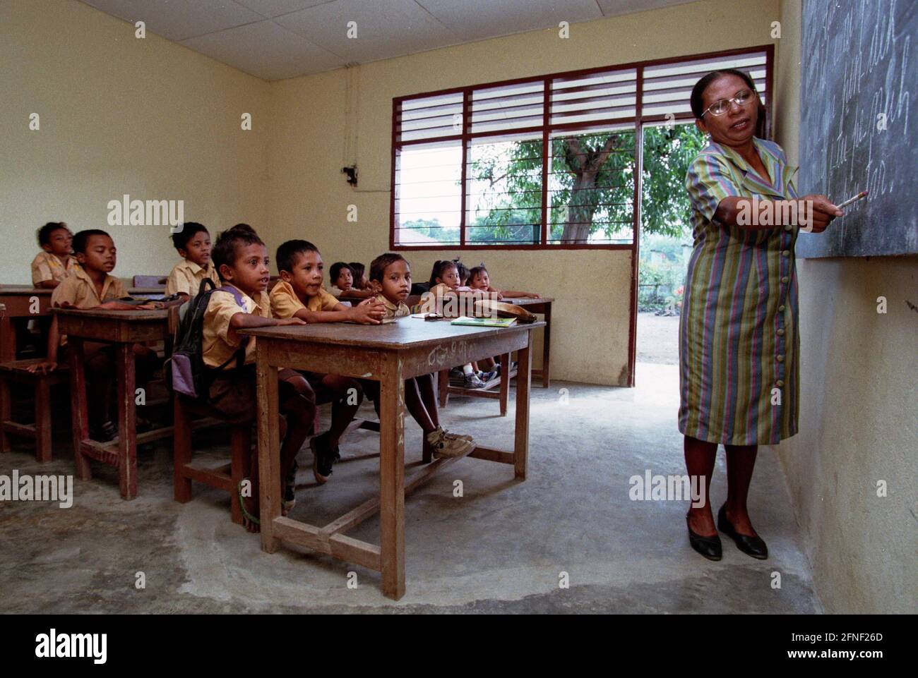 Students learning Indonesian in elementary school. [automated ...