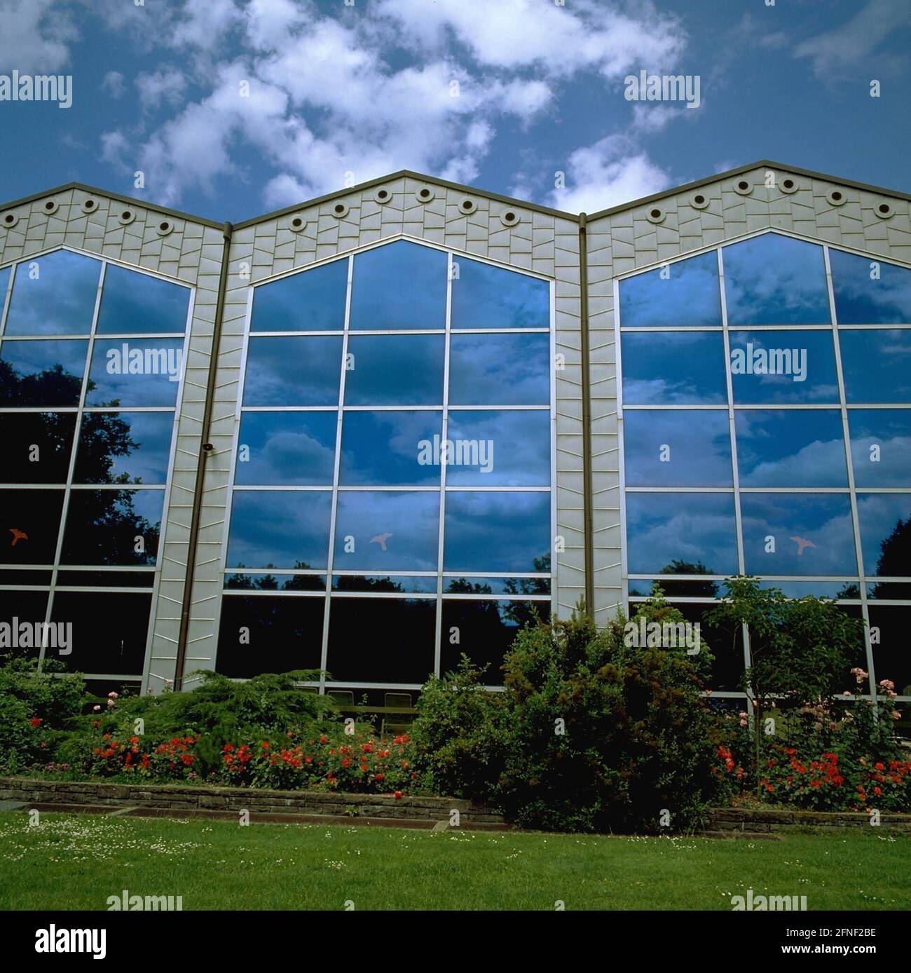 Modern building with mirrored glass facade in Meindlstrasse in the ...