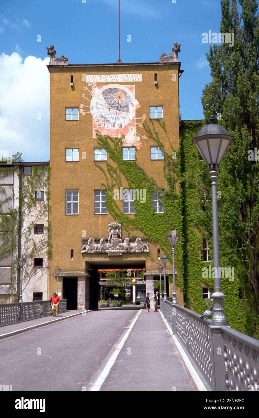 Munich deutsches museum building hi-res stock photography and images ...
