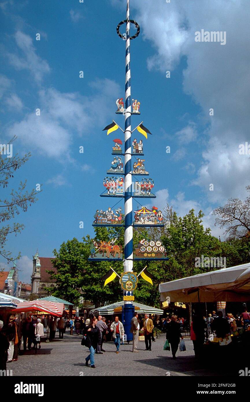 The maypole at the Viktualienmarkt in Munich. [automated translation ...