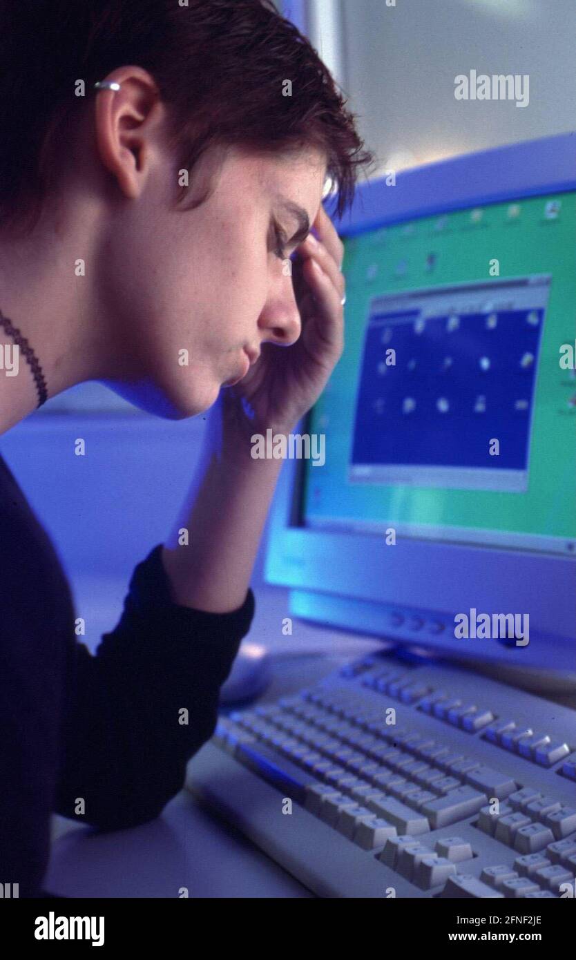 Computer workstation hi-res stock photography and images - Alamy