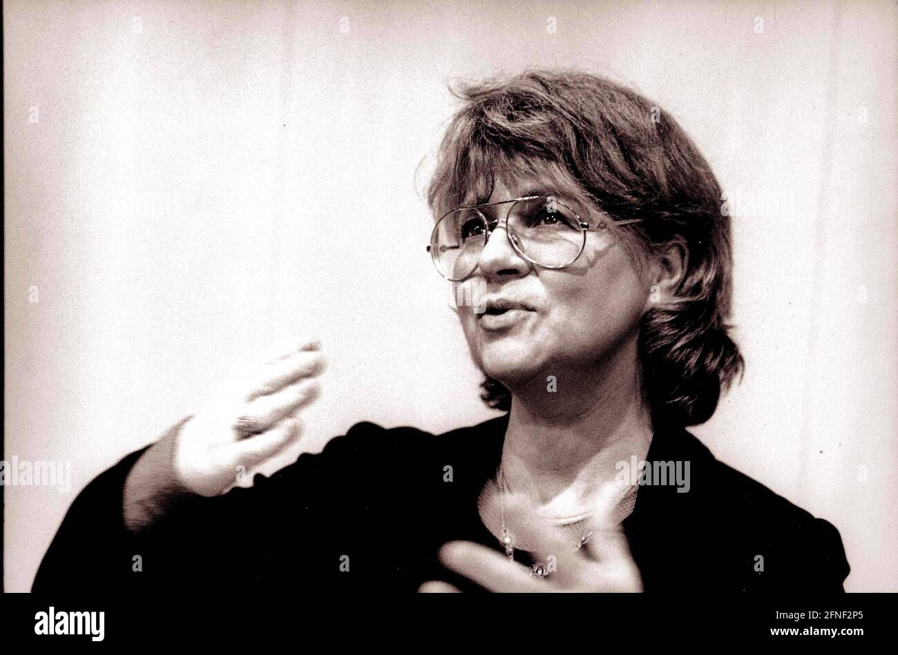 Reading actress hi-res stock photography and images - Alamy