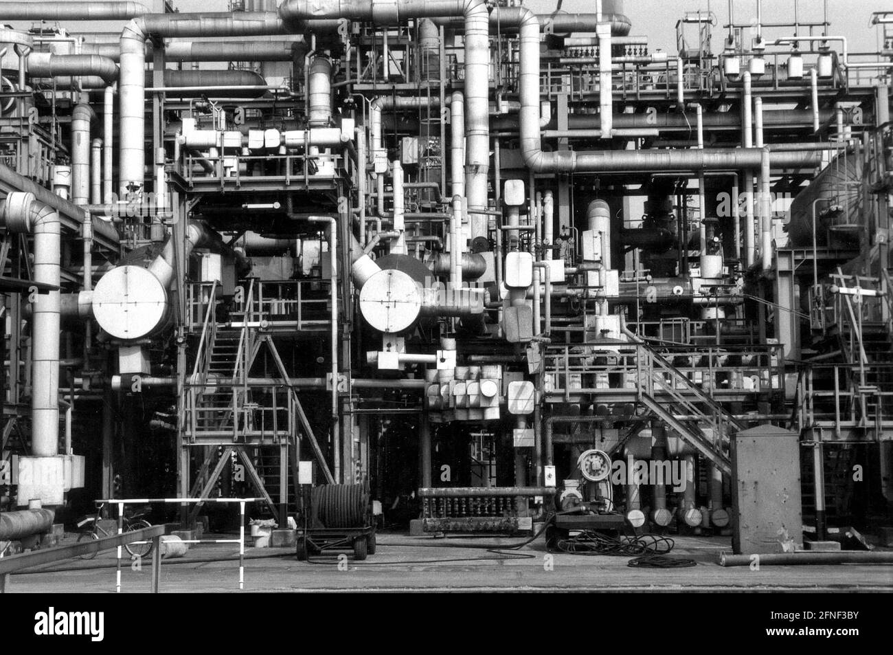 Pipeline system of the Leuna works near Merseburg. [automated ...