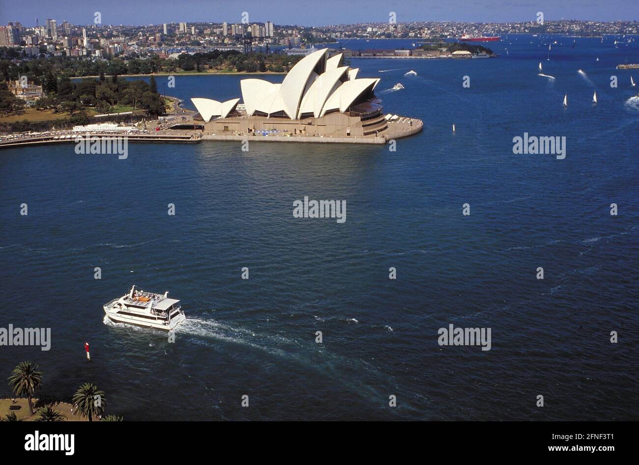 Opera House in Sydney Harbour. [automated translation] Stock Photo - Alamy
