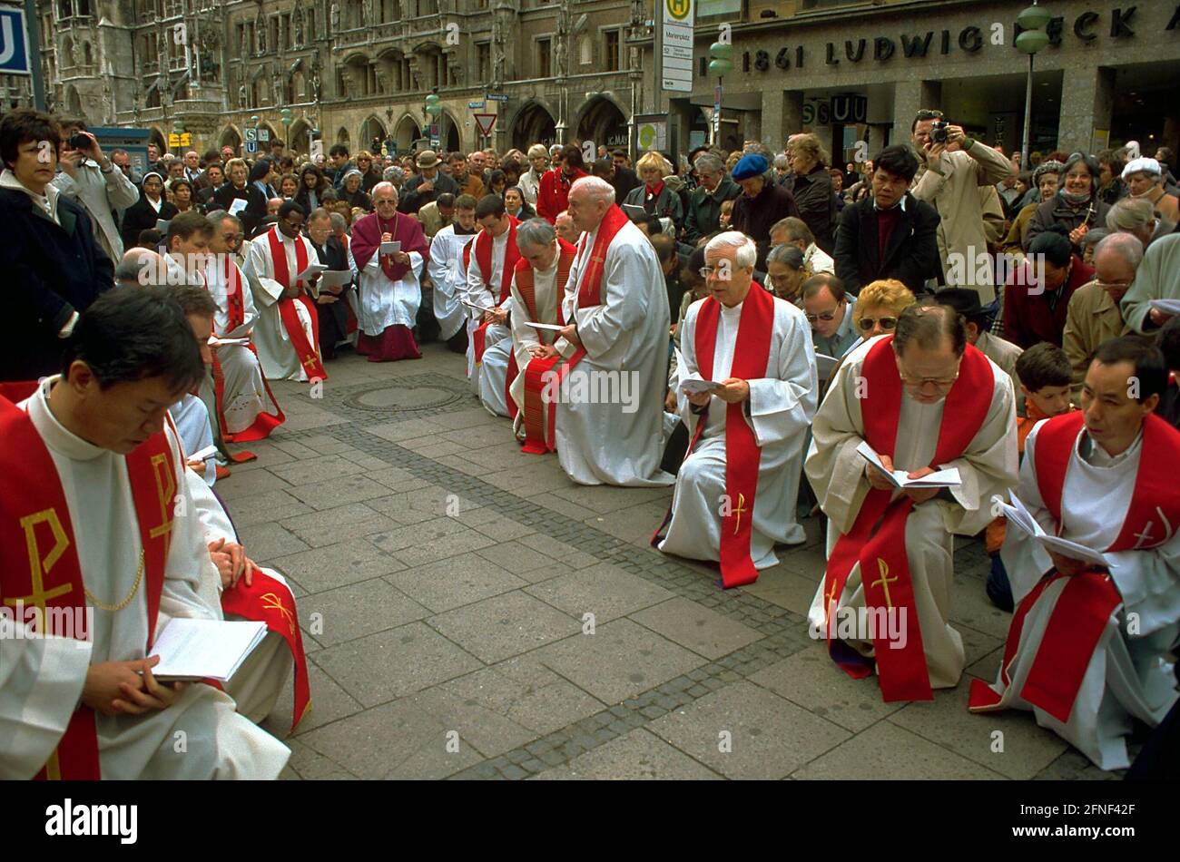 Procession marienplatz munich hi-res stock photography and images - Alamy