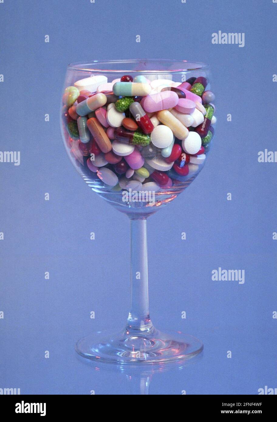 Different drugs in one jar. [automated translation] Stock Photo - Alamy
