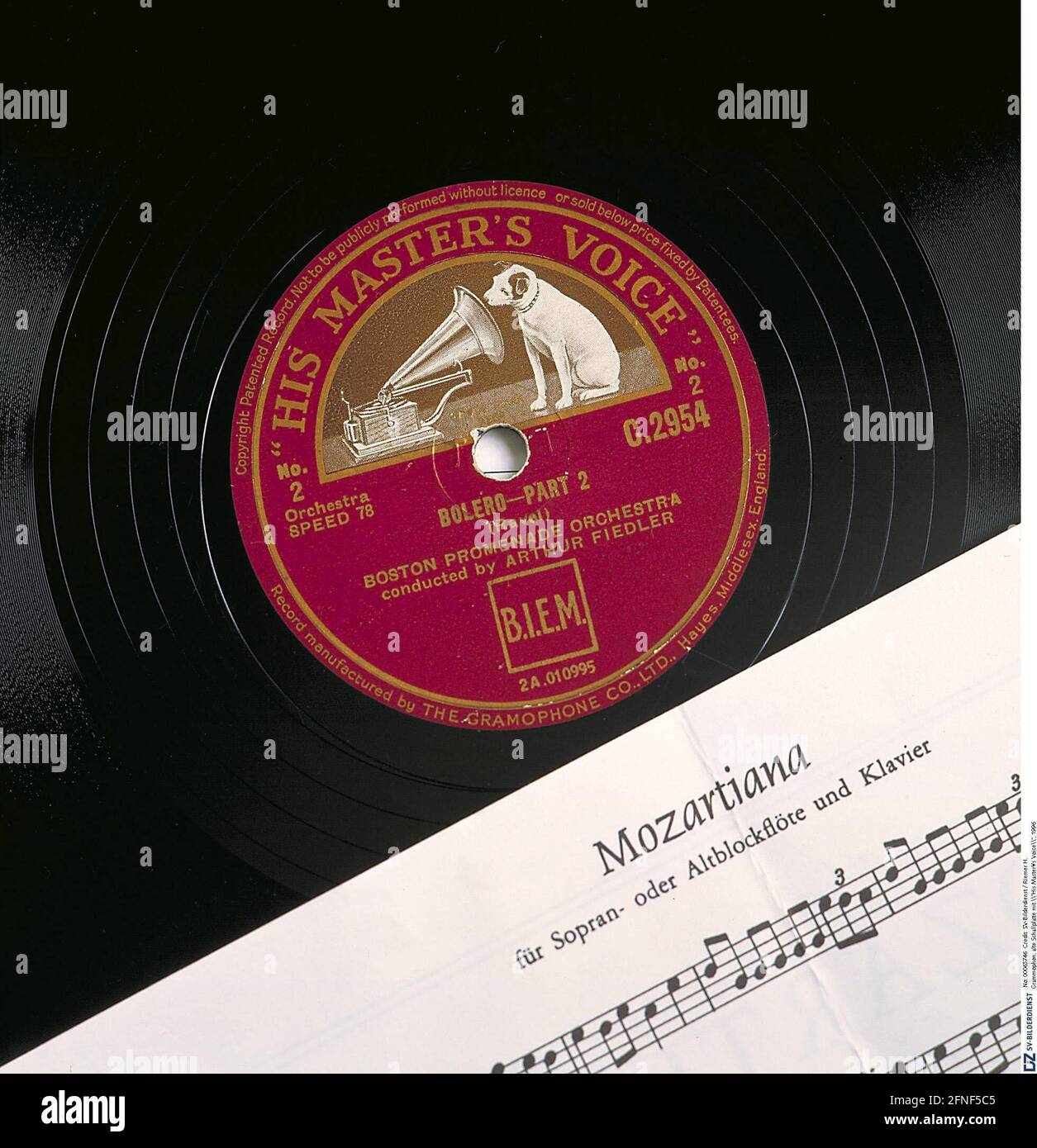 "Gramophone, old record and the famous dog on the funnel: ""His Master ...