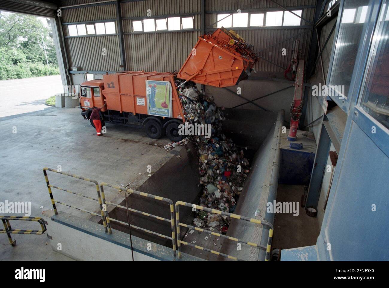 Cologne refuse collection empties refuse vehicles at the Cologne refuse ...